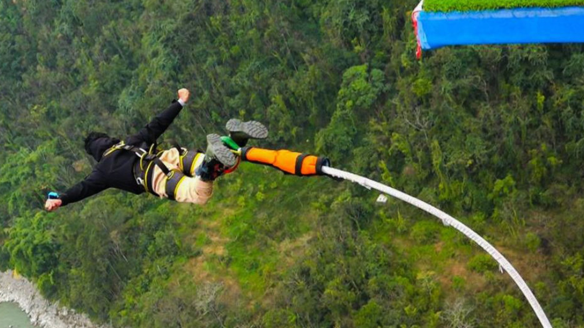 Bungee jumping in Nepal - Nepal New Generation Trek & Adventure Pvt. Ltd